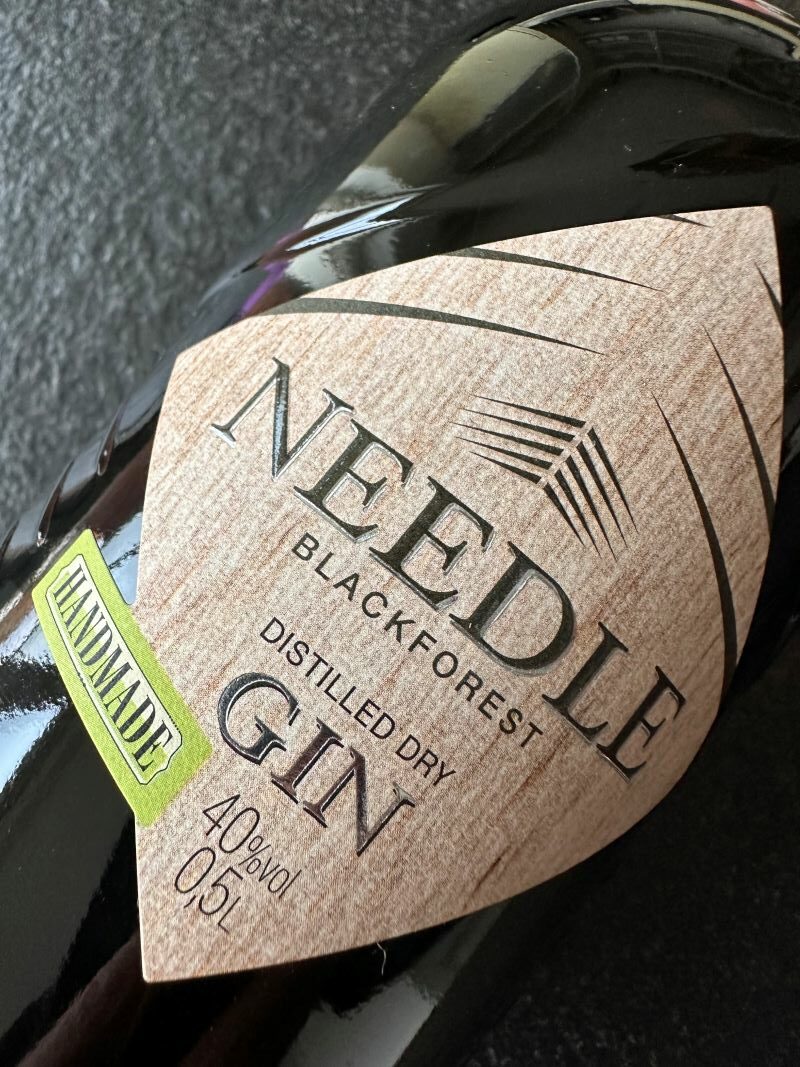Needle Black Forest Distilled Dry Gin - Wald voller Aromen